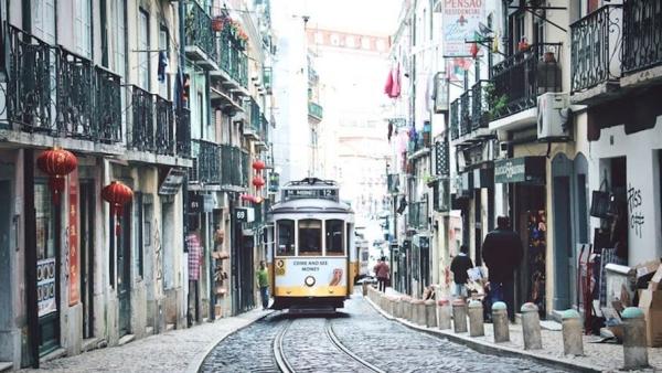 Euthanasia in Portugal: The CL flyer - Communion and Liberation ...