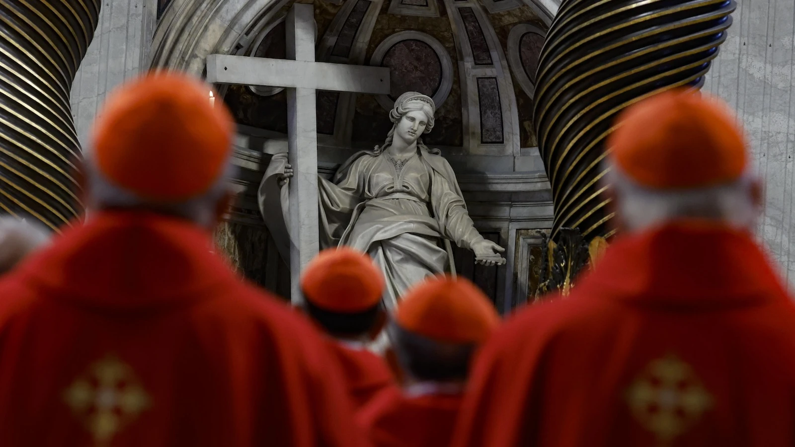 «Uniti alla Chiesa, preghiamo per i cardinali» - Comunione e ...